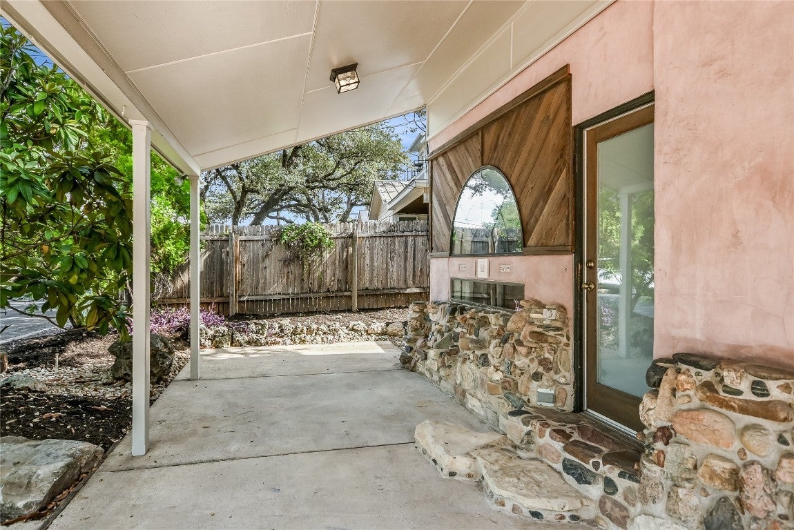 905 W Elizabeth Street, Austin TX Real Estate Listing - MLS® # 7492075