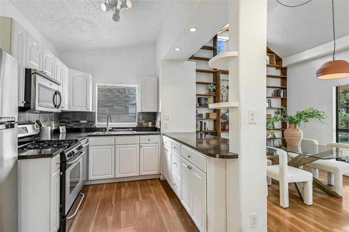 905 W Elizabeth Street, Austin TX Real Estate Listing - MLS® # 7492075