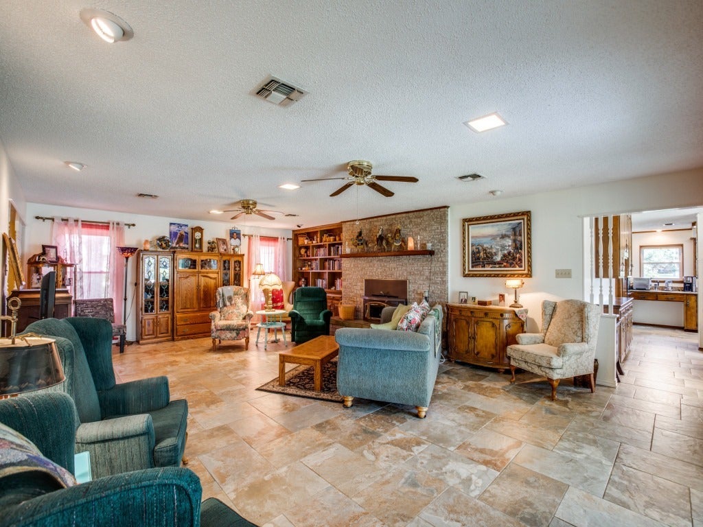 518 Elm Cir, Buchanan Dam Property Listing: MLS® #3206898