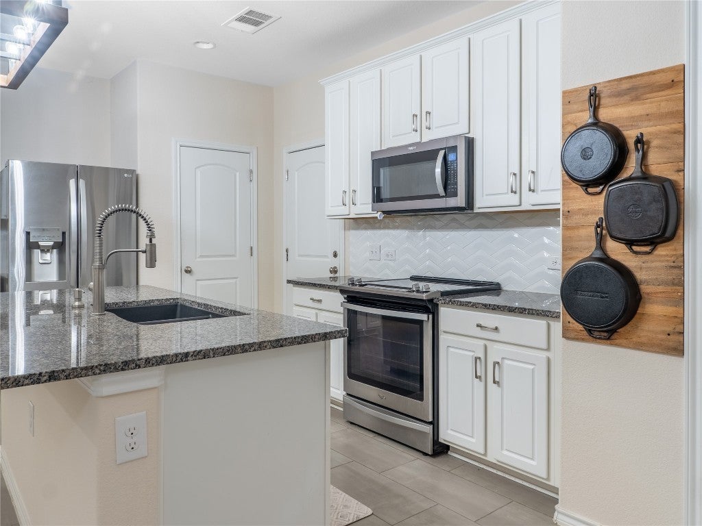 6421 Graymont Dr, Austin Property Listing: MLS® #6667610