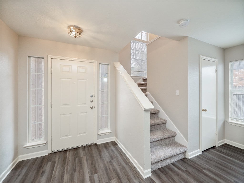 1917 White Oak Circle, Round Rock TX Real Estate Listing - MLS® # 8291390