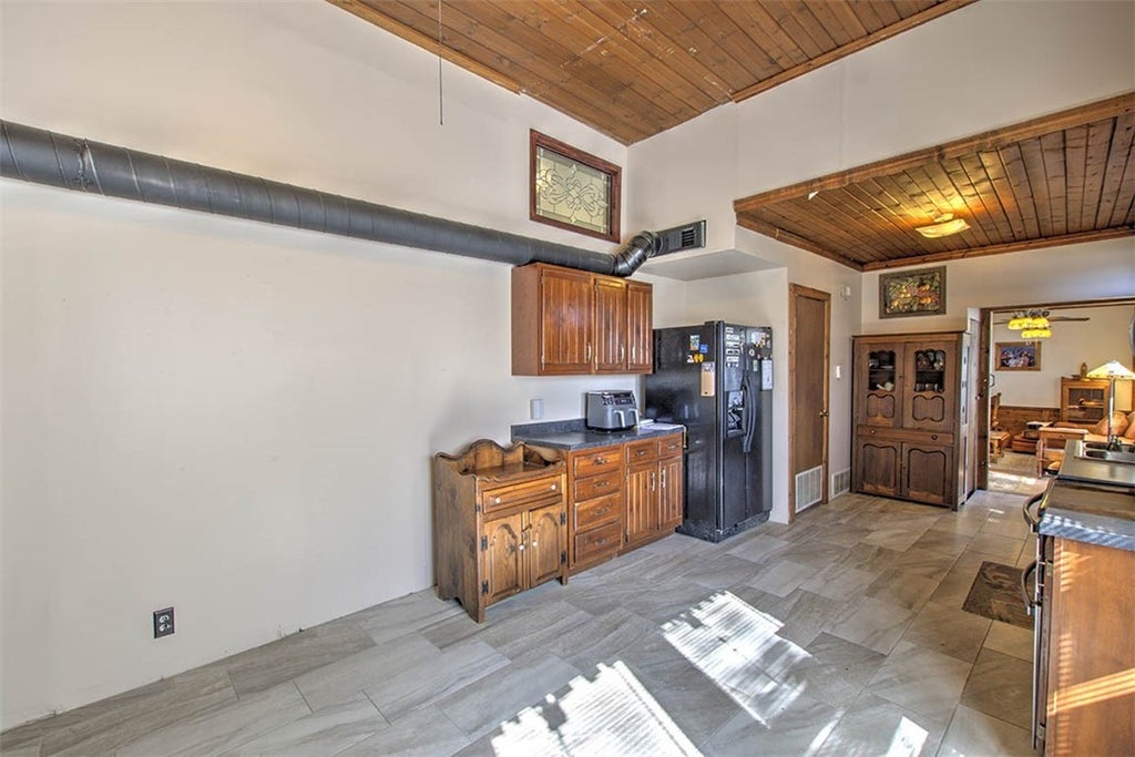 1190 N Meridian Road, Harristown Property Listing: MLS® #6250708