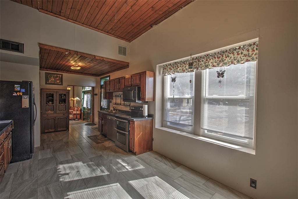 1190 N Meridian Road, Harristown Property Listing: MLS® #6250708