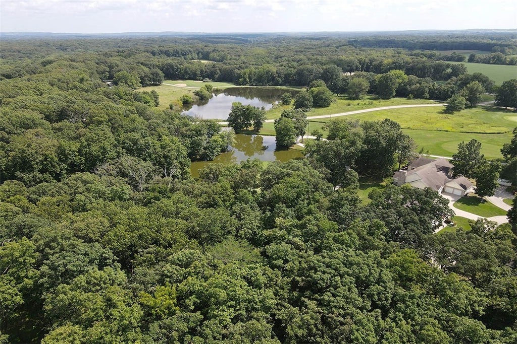 216 Beyers Lake, Pana Property Listing: MLS® #6215150