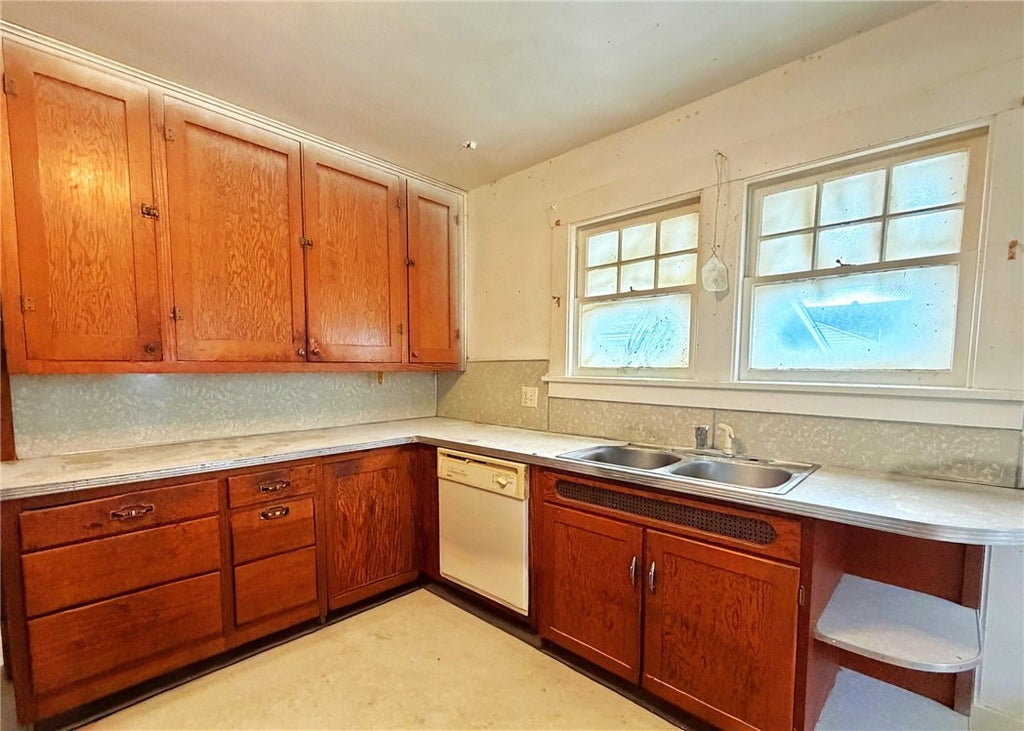 2360 E Wood Street, Decatur Property Listing: MLS® #6256641