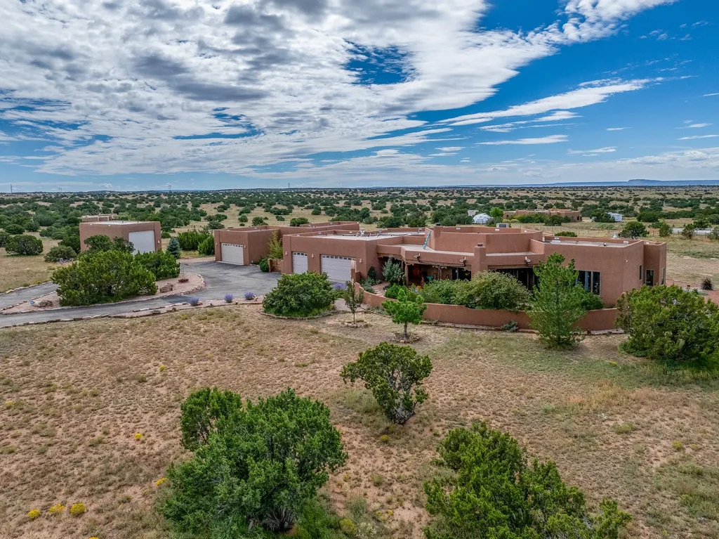 68 Avenida Las Nubes, Santa Fe Property Listing: MLS® #202502913