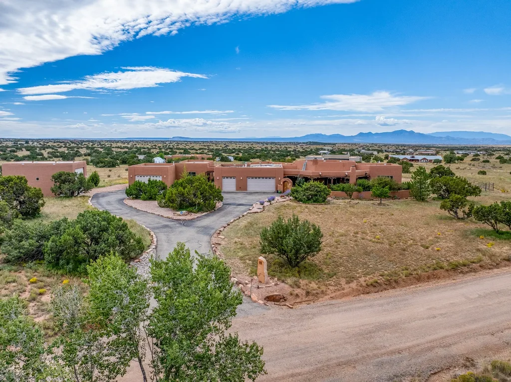 68 Avenida Las Nubes, Santa Fe Property Listing: MLS® #202502913