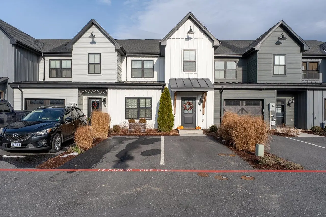 34 Field Ct, Bridgewater Property Listing: MLS® #671766