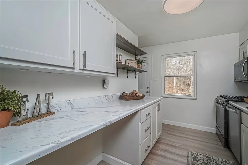 320 Calderwood Avenue , Ross Property Listing: MLS® #1736739