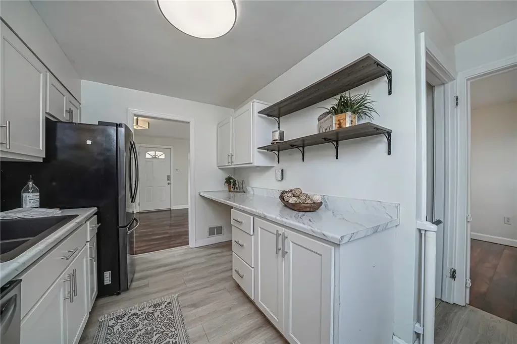 320 Calderwood Avenue , Ross Property Listing: MLS® #1736739