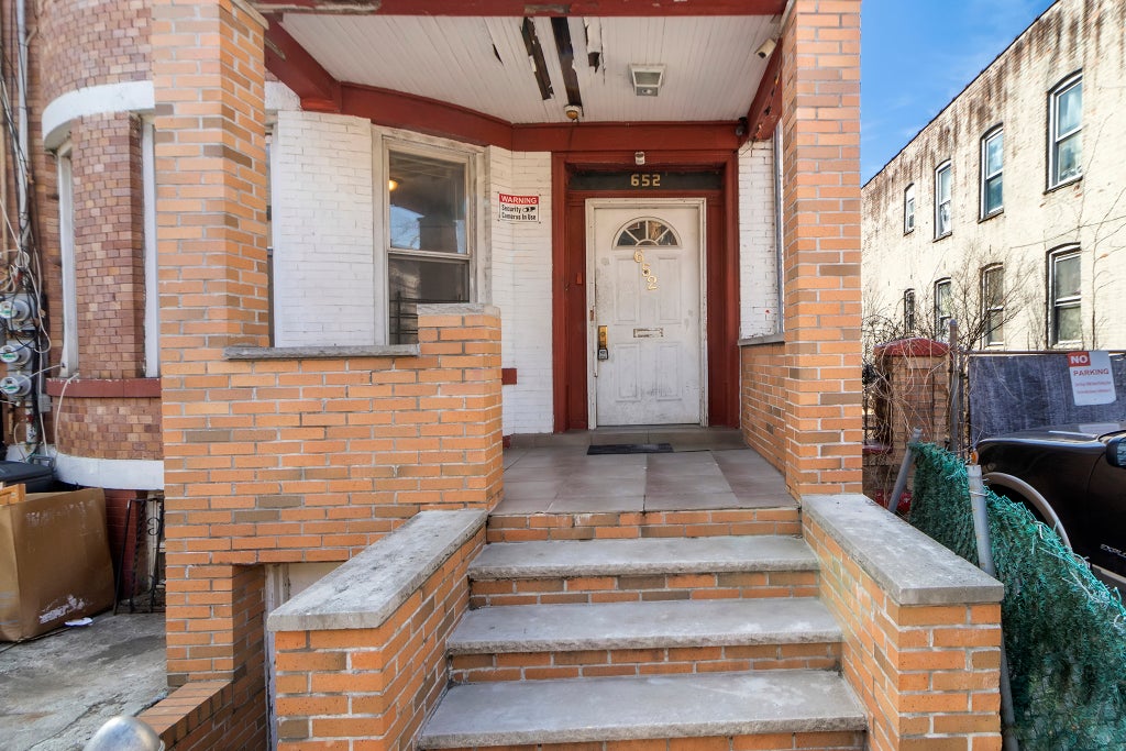 652 Warwick Street, East New York NY, 11207 Property Listing: MLS® # ...