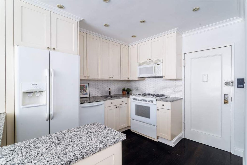 82 Irving Place 3a, Gramercy NY, 10003 Property Listing: MLS® #PRCH ...