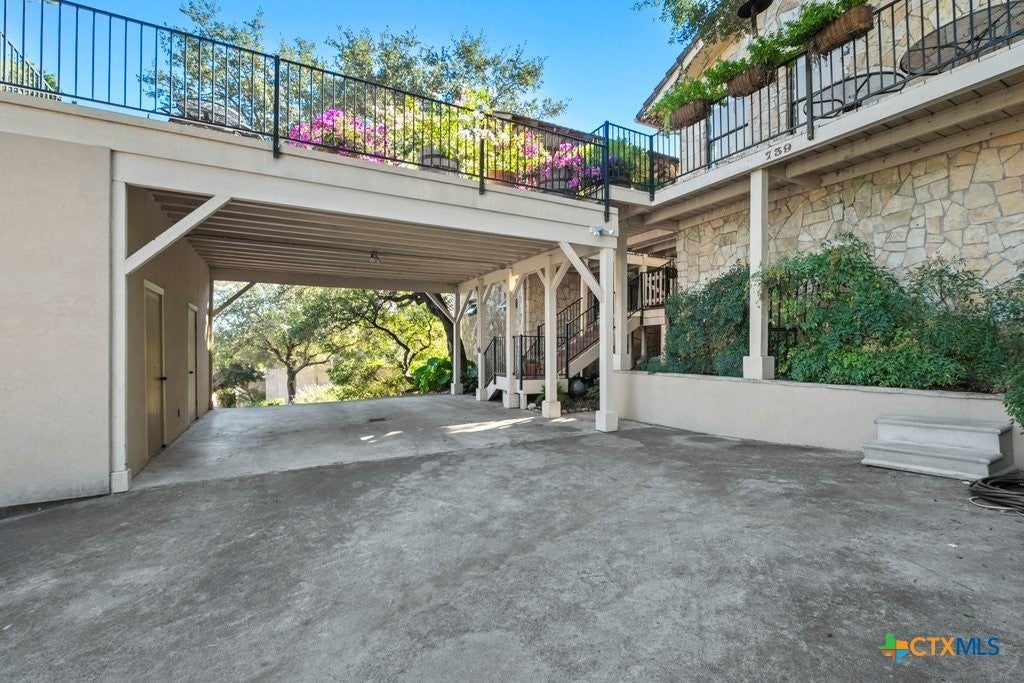 739 Timber Drive on in New Braunfels Property Listing: MLS® #566663
