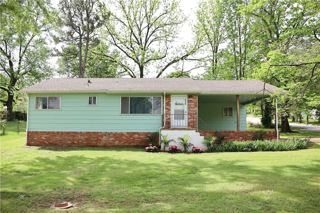 910 Sunset Lane, Harrison Property Listing: MLS® #1306996