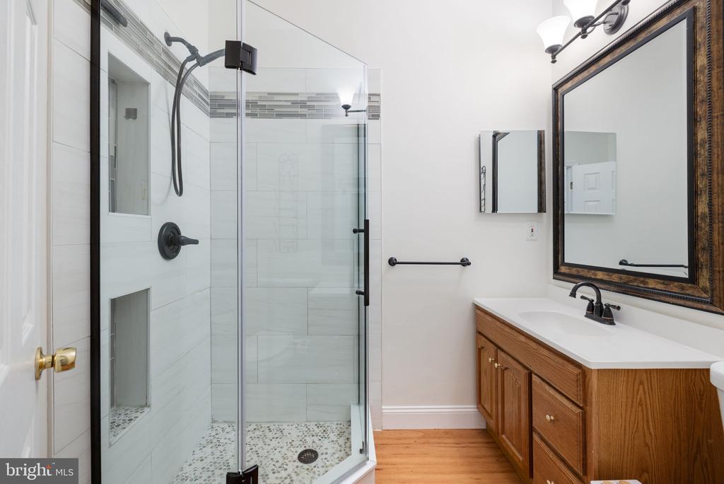 5722 Pond View Ln, Broad Run Property Listing: MLS® #VAFQ2016460