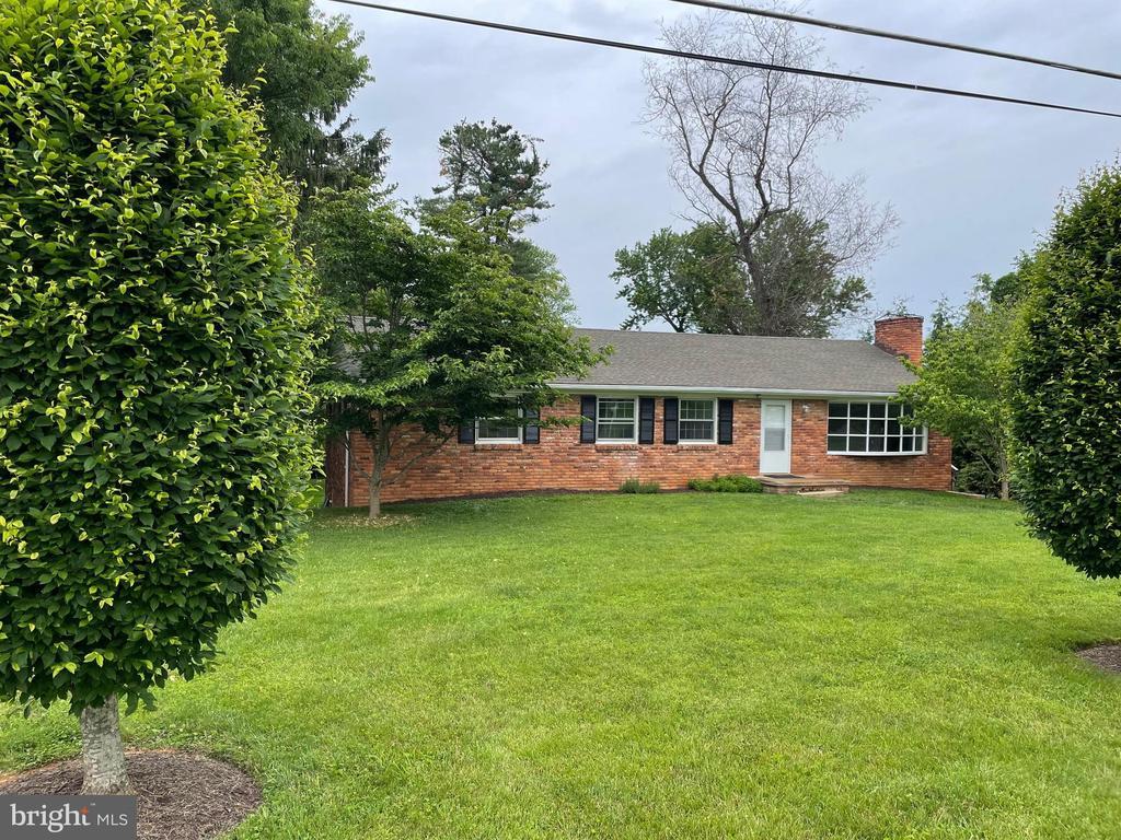 112 Blue Ridge St, Warrenton Property Listing: MLS® #VAFQ2016814