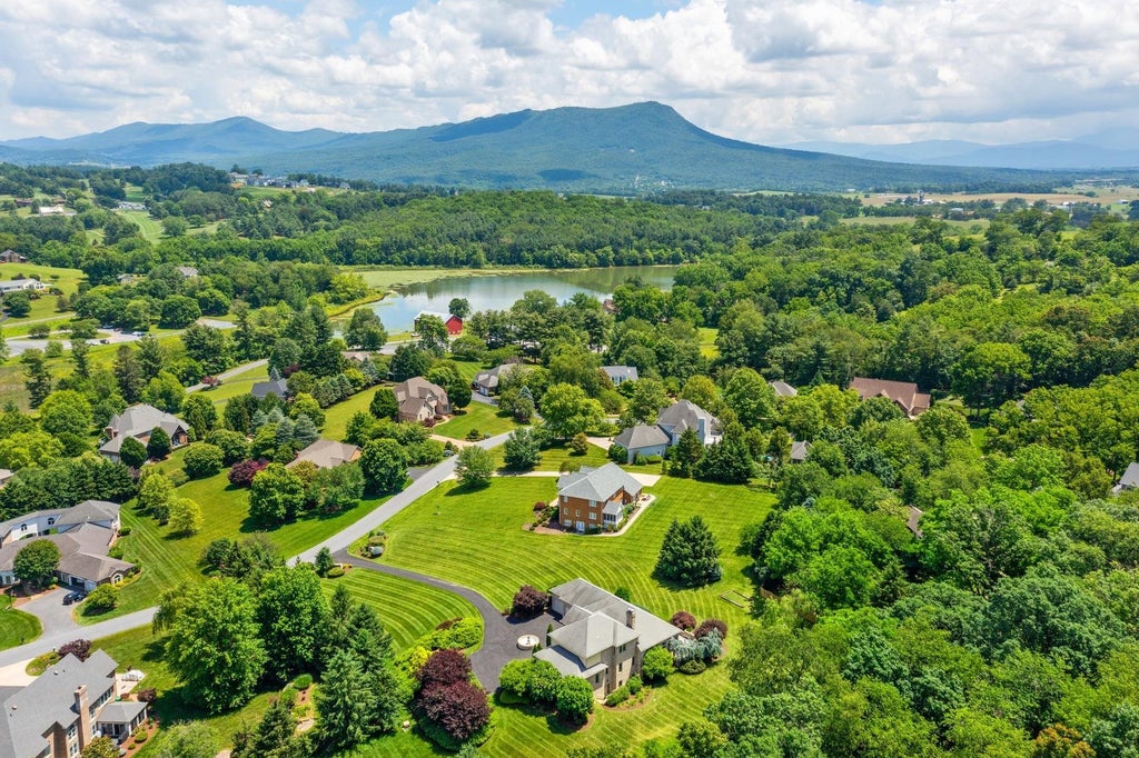 3417 Lake Pointe Dr, Rockingham Property Listing: MLS® #665711