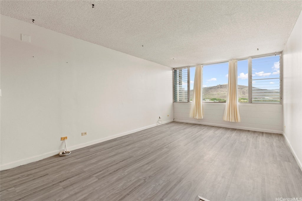 (unit #907) 5210 Likini Street, Honolulu Property Listing: MLS® #202600044