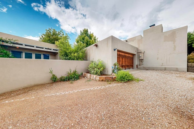 1661 Cerro Gordo Road # B, Santa Fe Property Listing: MLS® #202403581