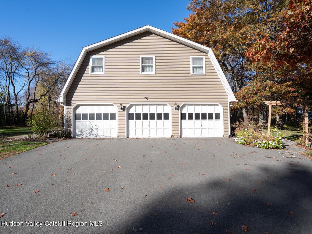 6 Weatherfield Lane, Valatie Property Listing: MLS® #20255456