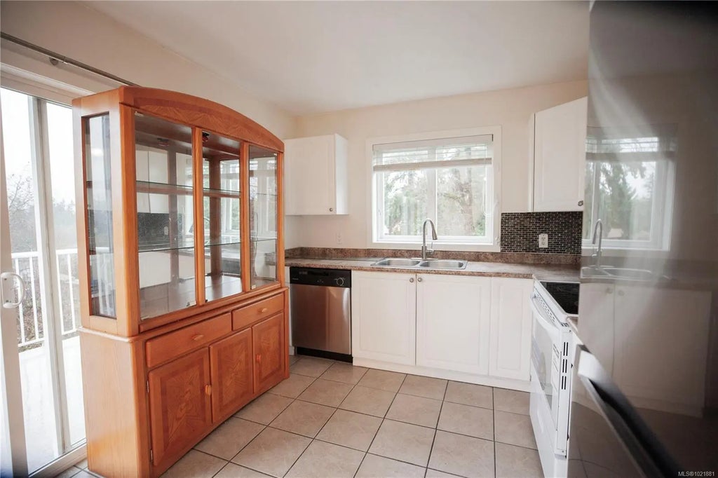 6164 Grieve Rd, Duncan Half Duplex for sale: MLS# 1021881 - $629,000