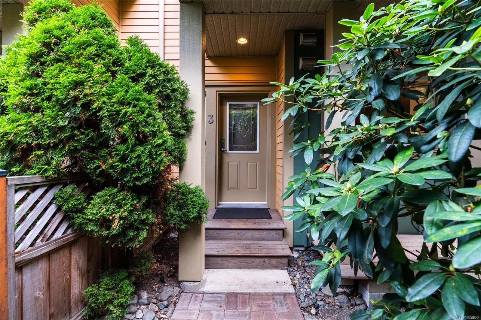 1405 Mallek Cres 3 Victoria BC V8T 0A3 - MLS 1022250