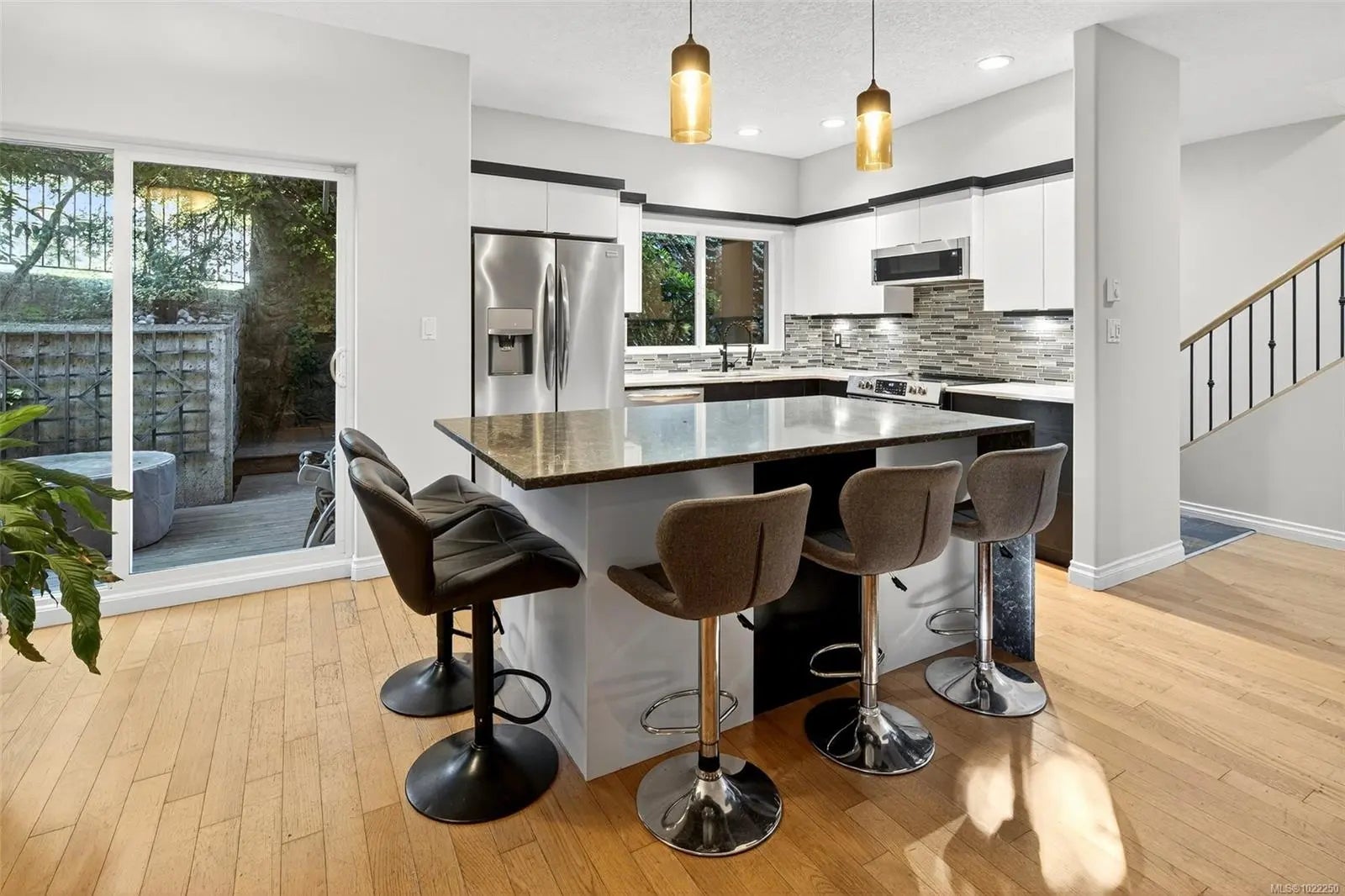 1405 Mallek Cres 3 Victoria BC V8T 0A3 - MLS 1022250