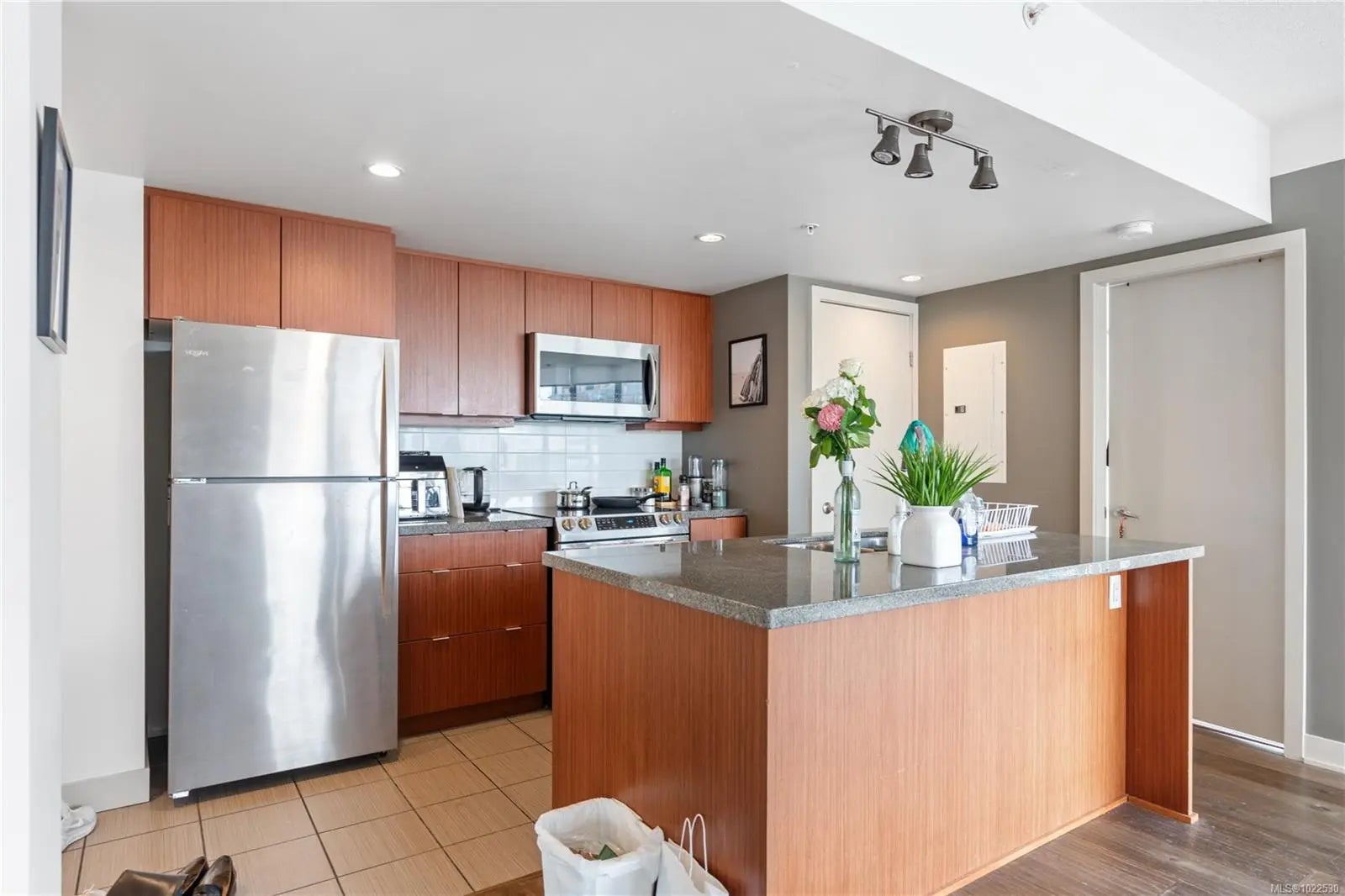 760 Johnson St 701 Victoria BC V8W 1N1 - MLS 1022530