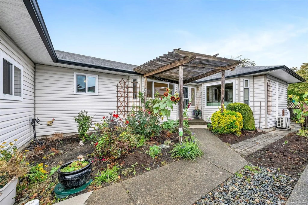 1047 Marchmont Rd, Duncan Home For Sale 649900