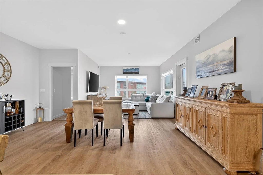 140 Jensen Ave W 205, Parksville Condo Apartment for sale: MLS# 1023710 ...