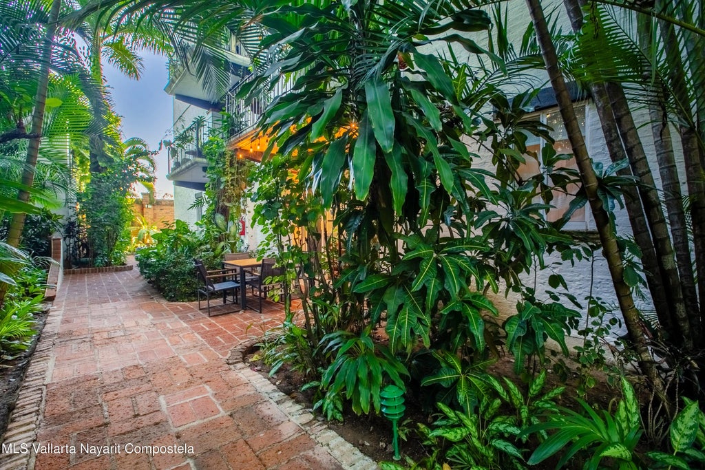 2284 Blvd. Francisco Medina Ascenci 1402 Marbella. Condo Nadia, Hotel ...