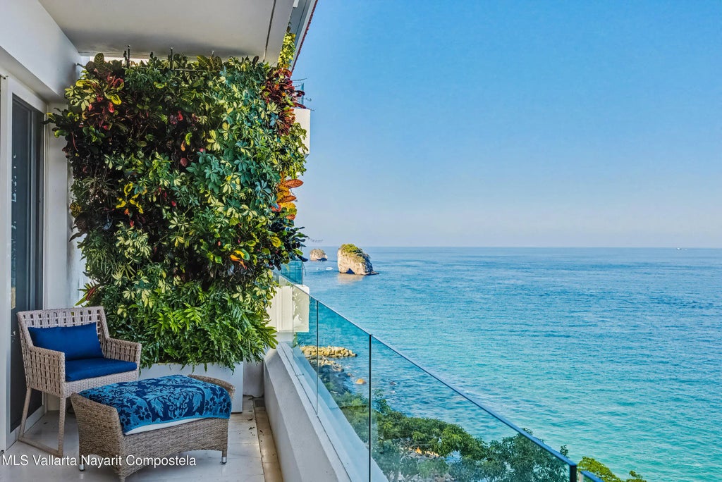 9.5 Km Carr. A Barra De Navidad Jr Ph 6 Arco Playa, South Shore ...