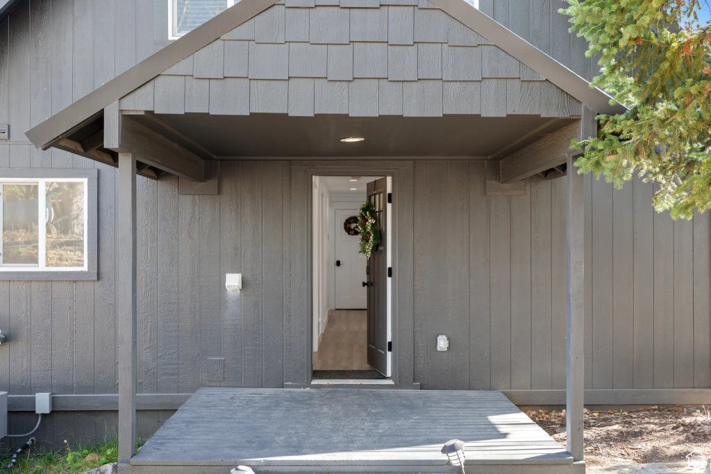 193 Blue Bell Dr, Garden City Property Listing: MLS® #2117058